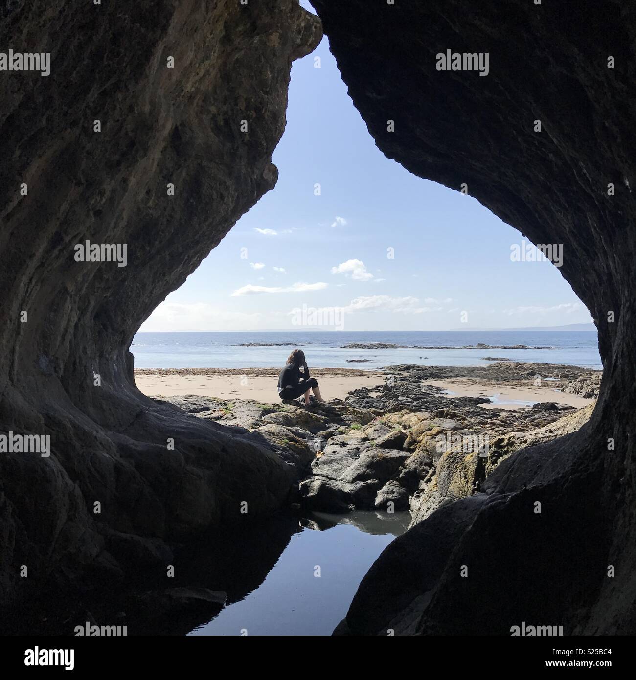 Cave on a beach hi-res stock photography and images - Alamy