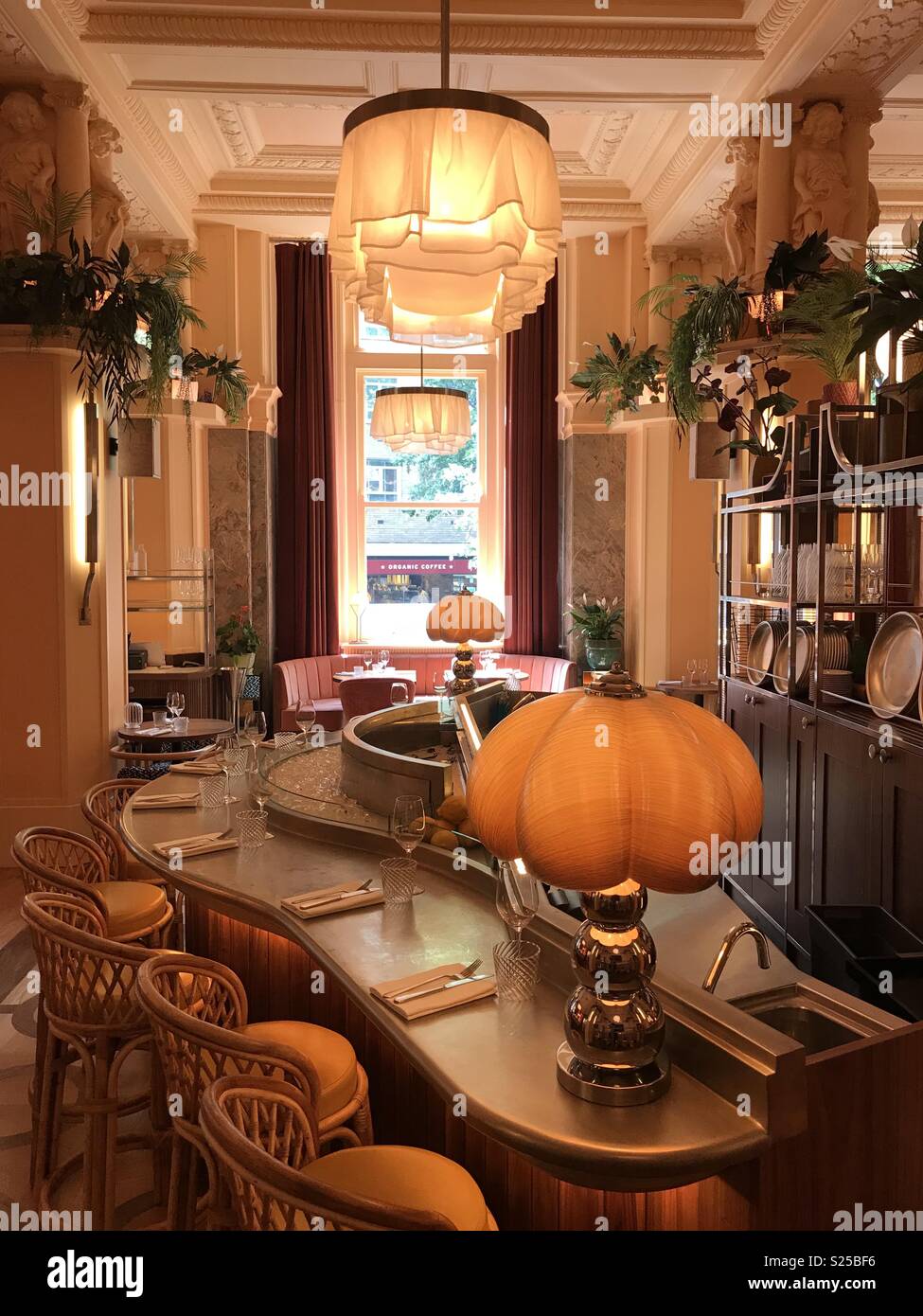 Gatsby era hi-res stock photography and images - Alamy