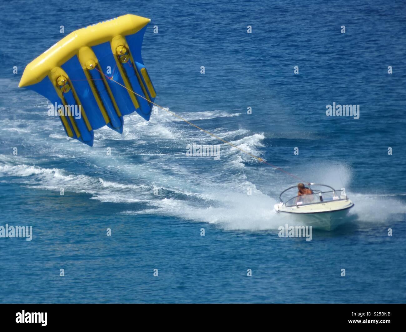 Flying speedboat hi-res stock photography and images - Alamy
