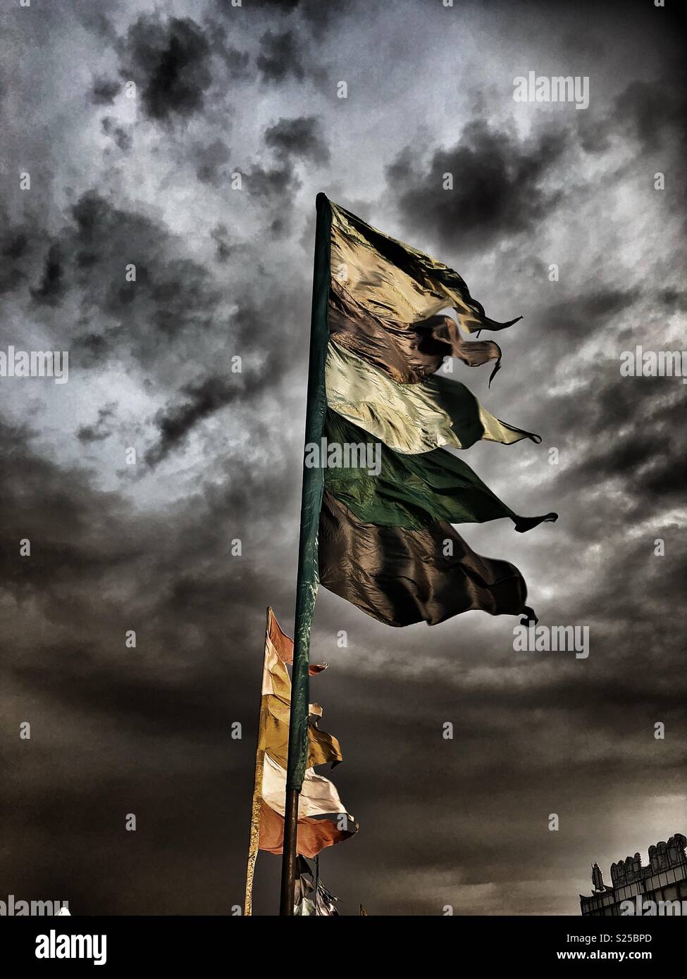 Storm flags hi-res stock photography and images - Alamy