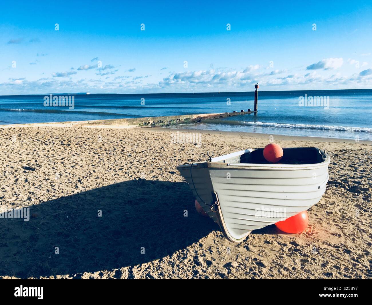 Beached boat on Sandbanks 2018 Stock Photo - Alamy