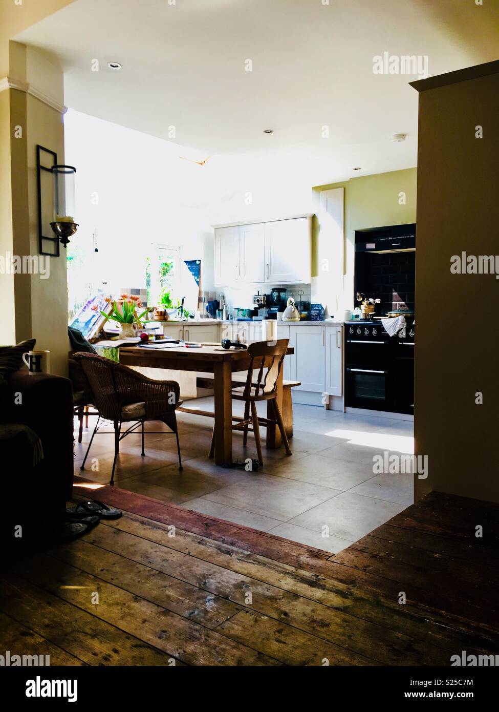 Very busy kitchen hi-res stock photography and images - Alamy
