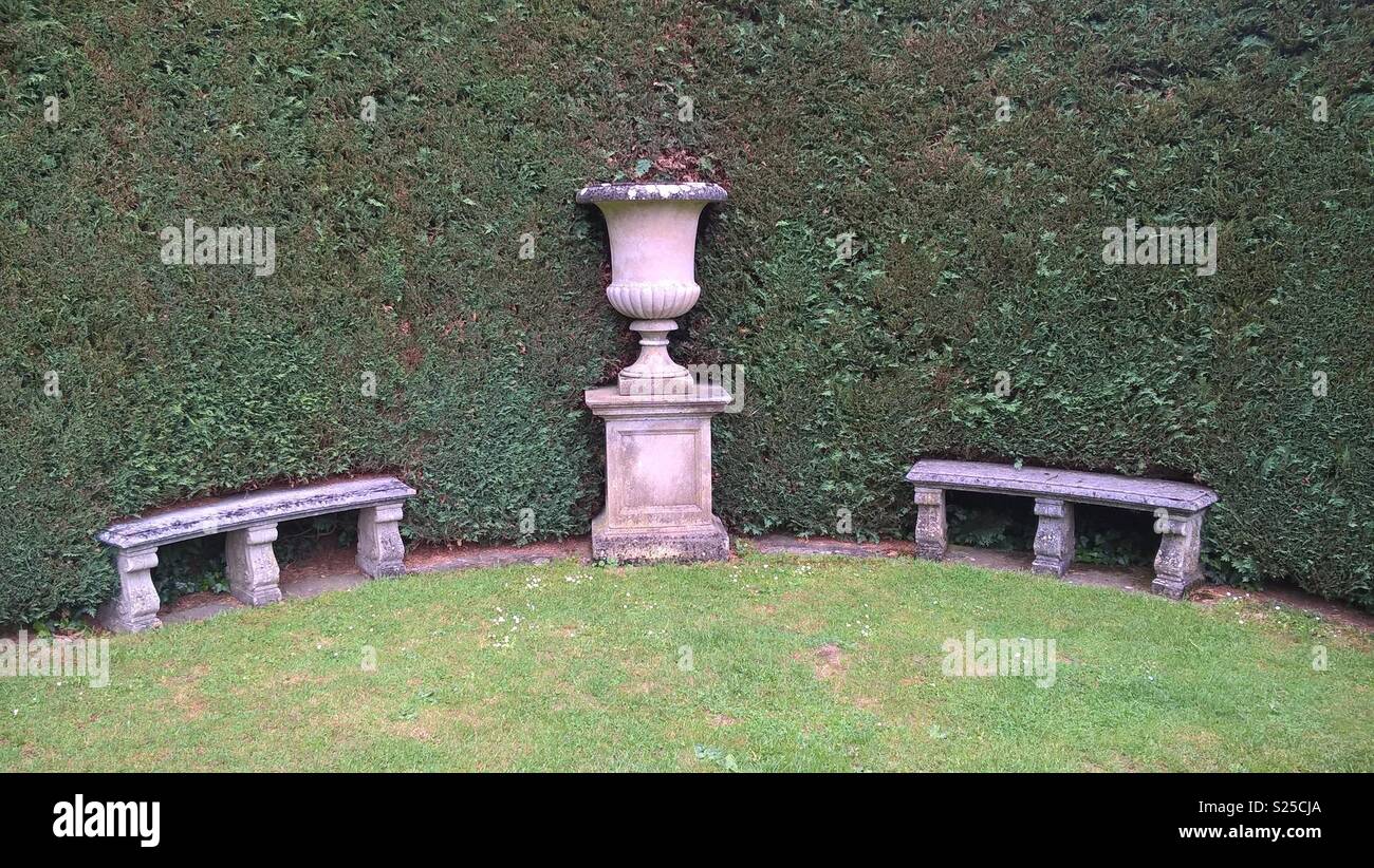 Greek garden benches hi-res stock photography and images - Alamy