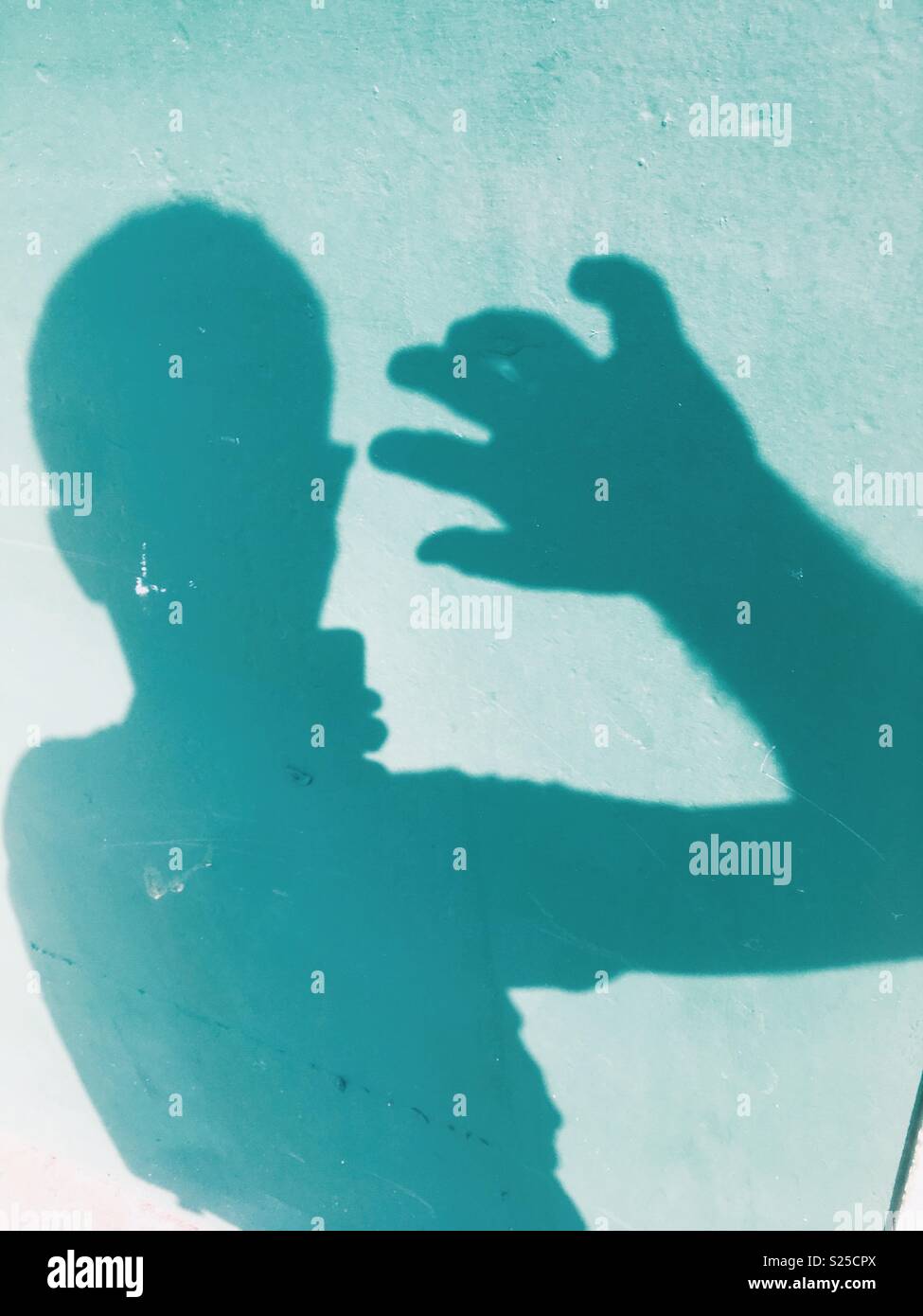 Shadow selfie hi-res stock photography and images - Alamy