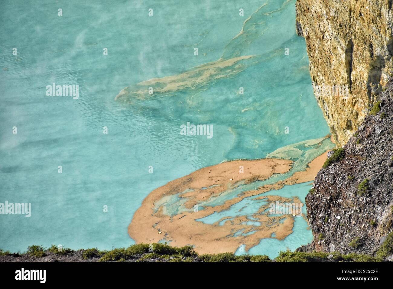Rust at lake hi-res stock photography and images - Alamy