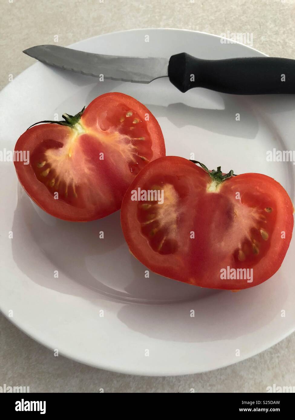 Tomato cut knife hi-res stock photography and images - Alamy