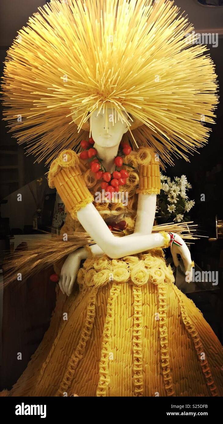 Girl spaghetti hi-res stock photography and images - Alamy