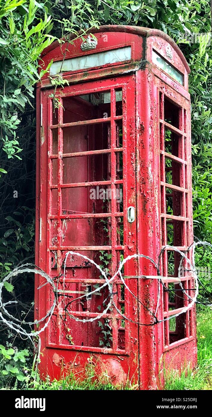 Decommissioned red telephone box hi-res stock photography and images ...