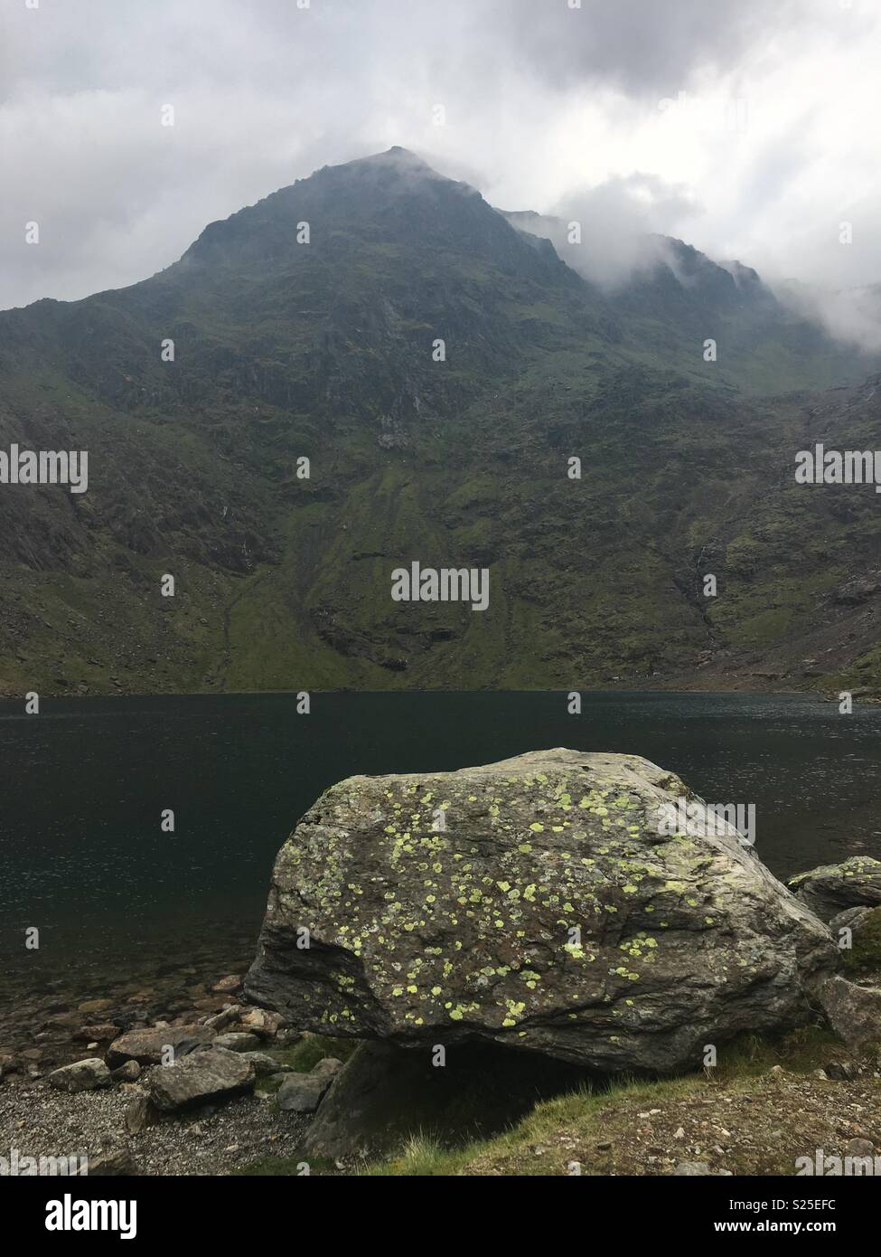 Stone in snowdon hi-res stock photography and images - Alamy