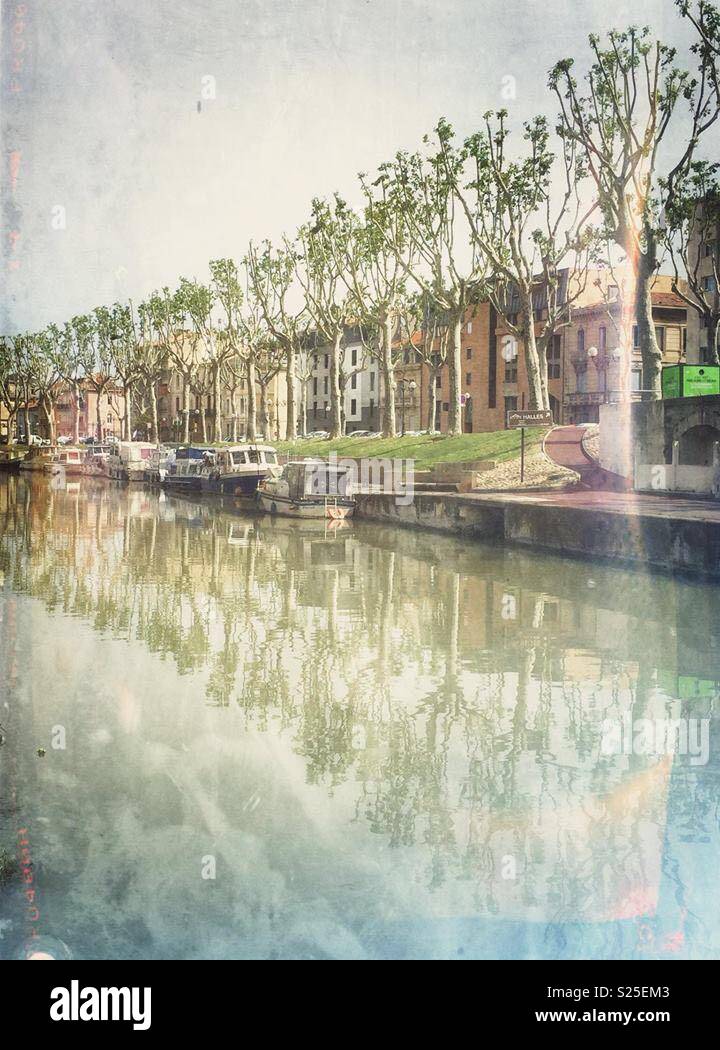 Boats on the Canal de la Robine,Narbonne, France Stock Photo - Alamy