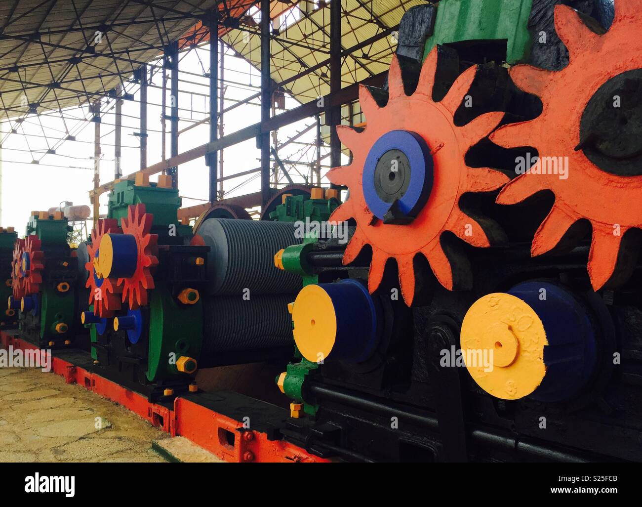 Machinery cogs hi-res stock photography and images - Alamy