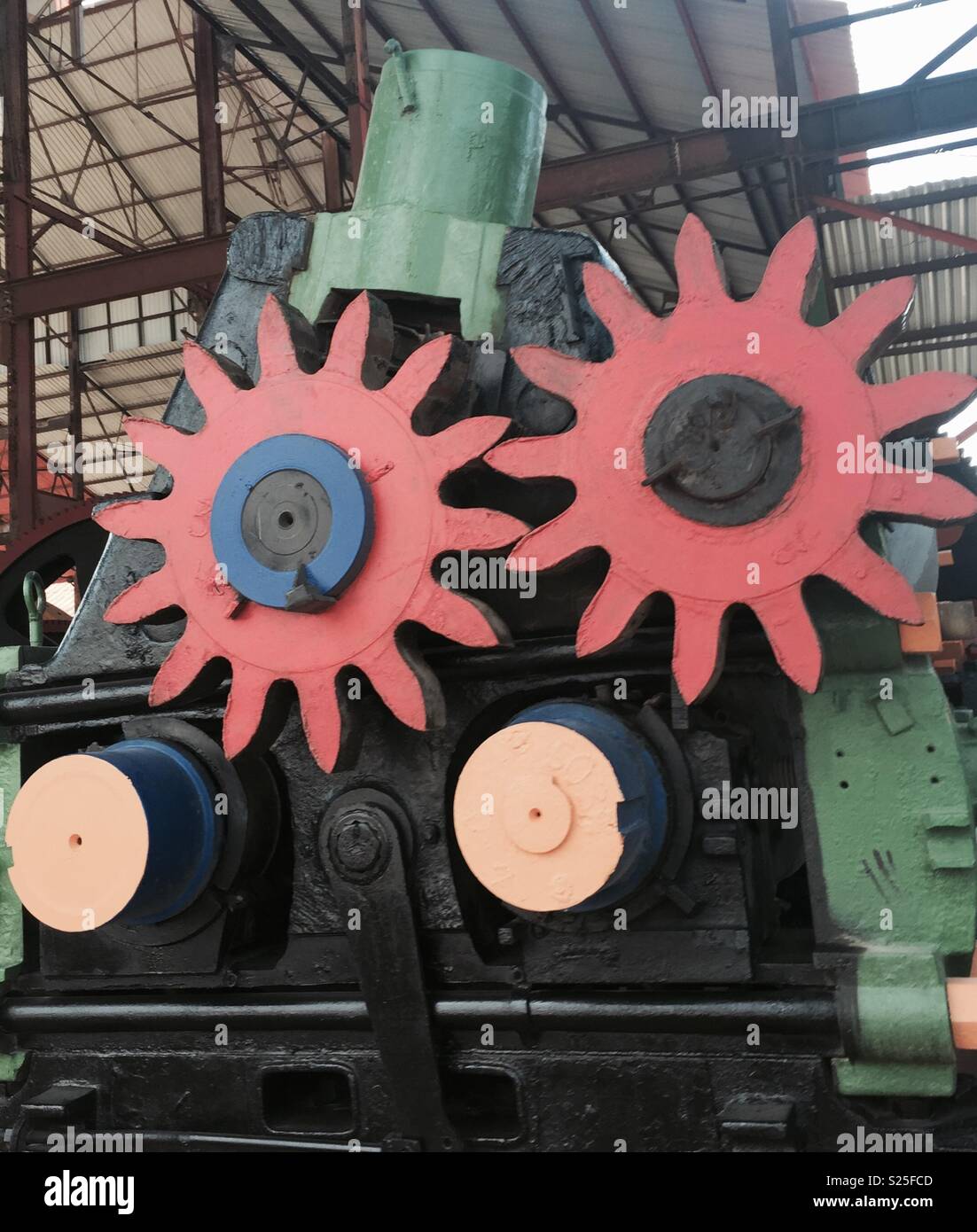 Machinery cogs hi-res stock photography and images - Alamy