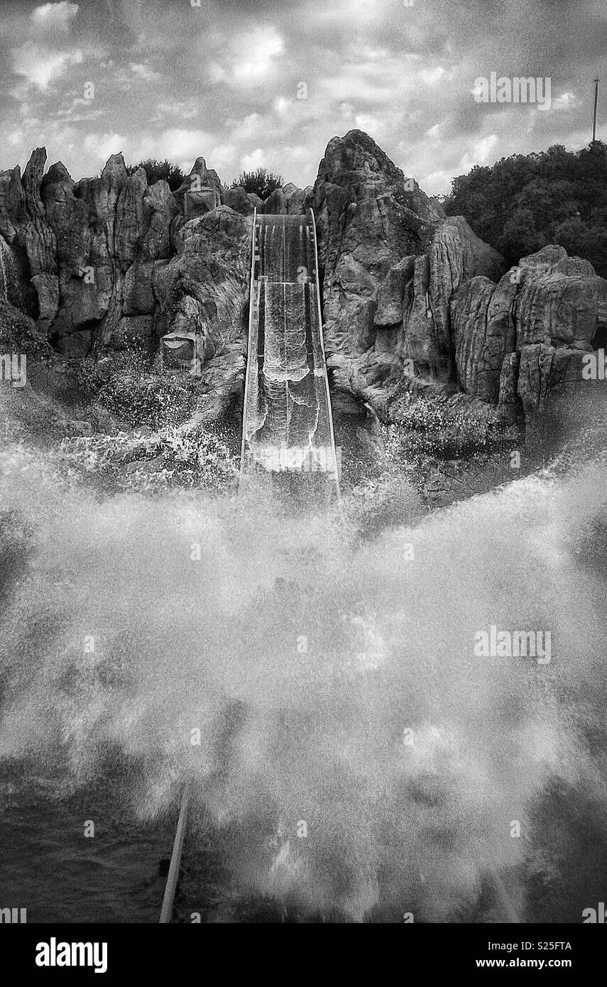 Big water splash Black and White Stock Photos & Images - Alamy
