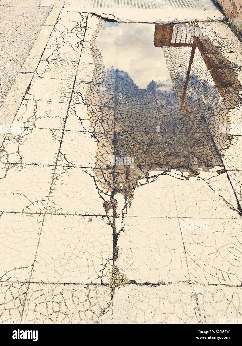 Puddle on the ground hi-res stock photography and images - Alamy