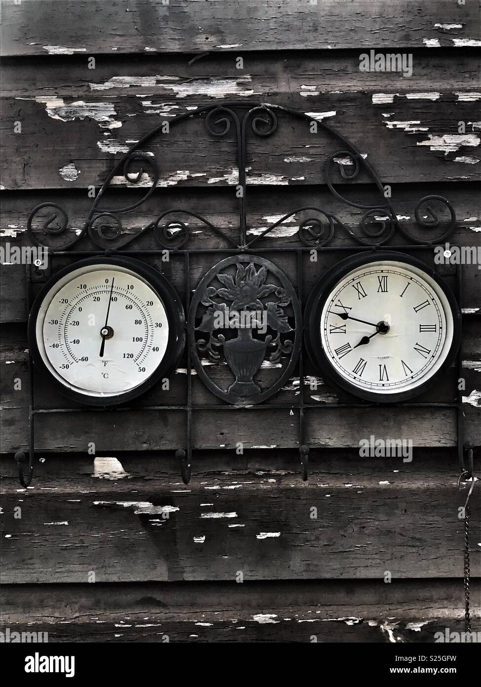 Garden clock hi-res stock photography and images - Alamy