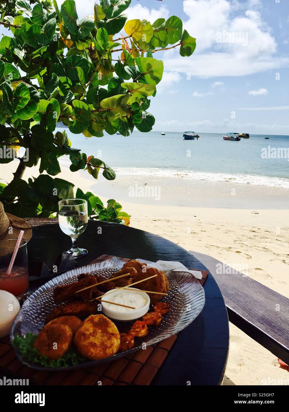 Caribbean meal on the beach Stock Photo - Alamy