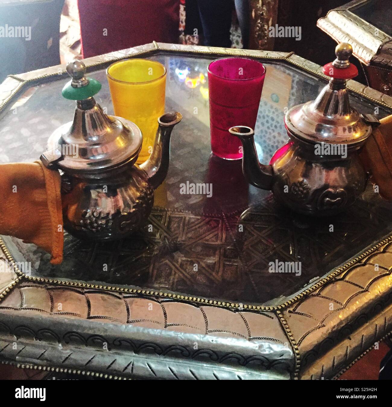 Arabic tea hi-res stock photography and images - Alamy