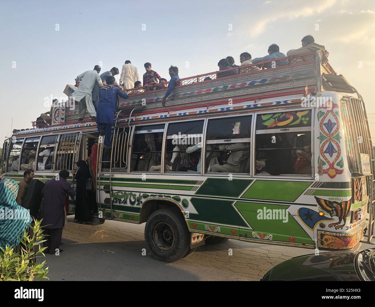 The pakistan bus hi-res stock photography and images - Alamy