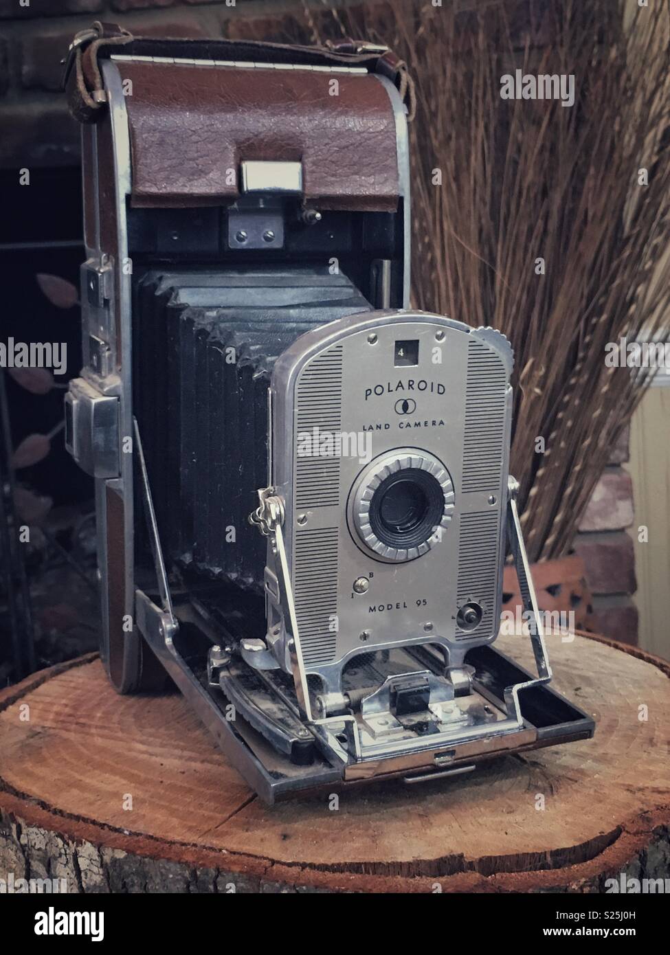 Polaroid land camera hi-res stock photography and images - Alamy