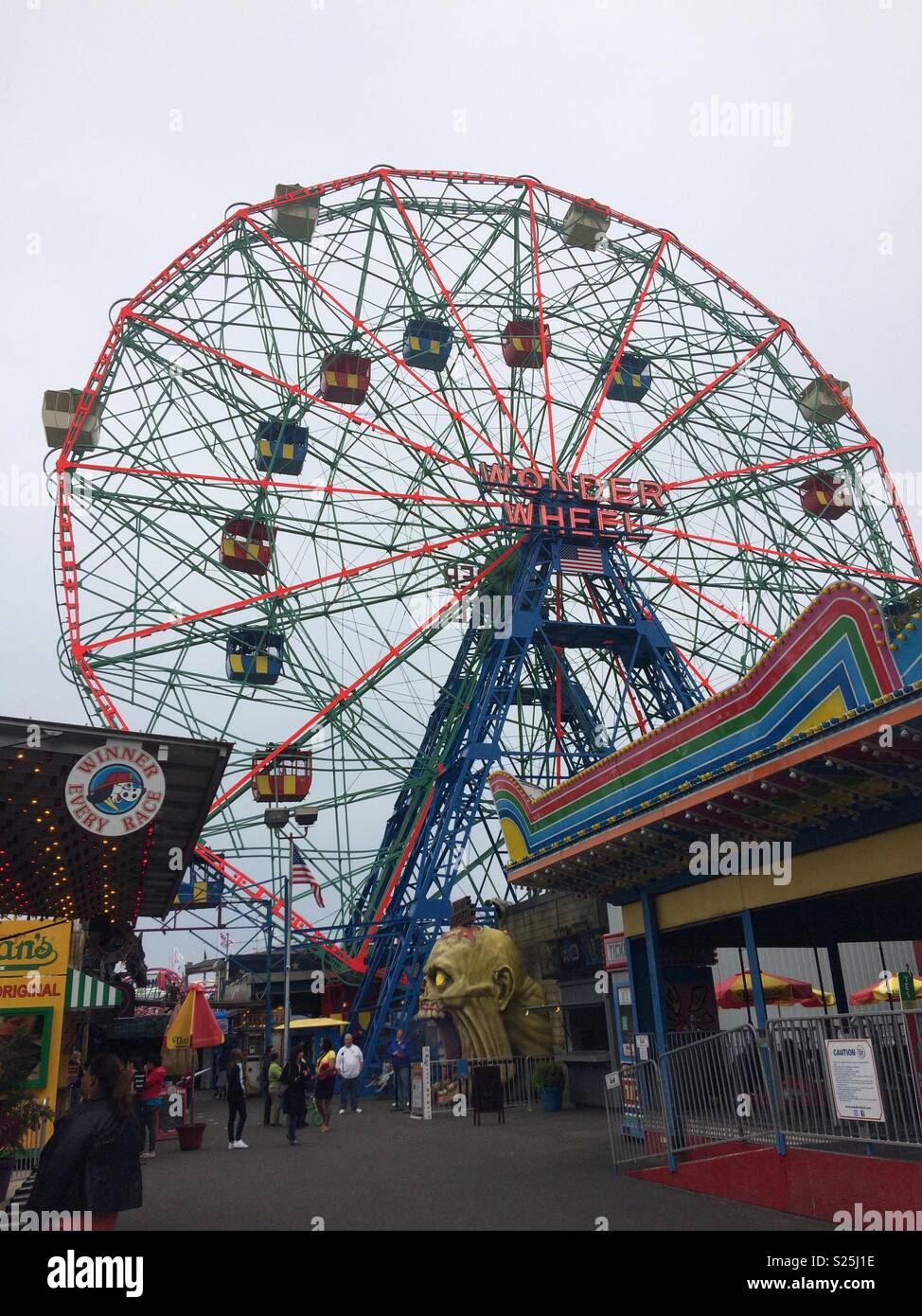 Coney Island Wonder Wheel Stock Photo - Alamy