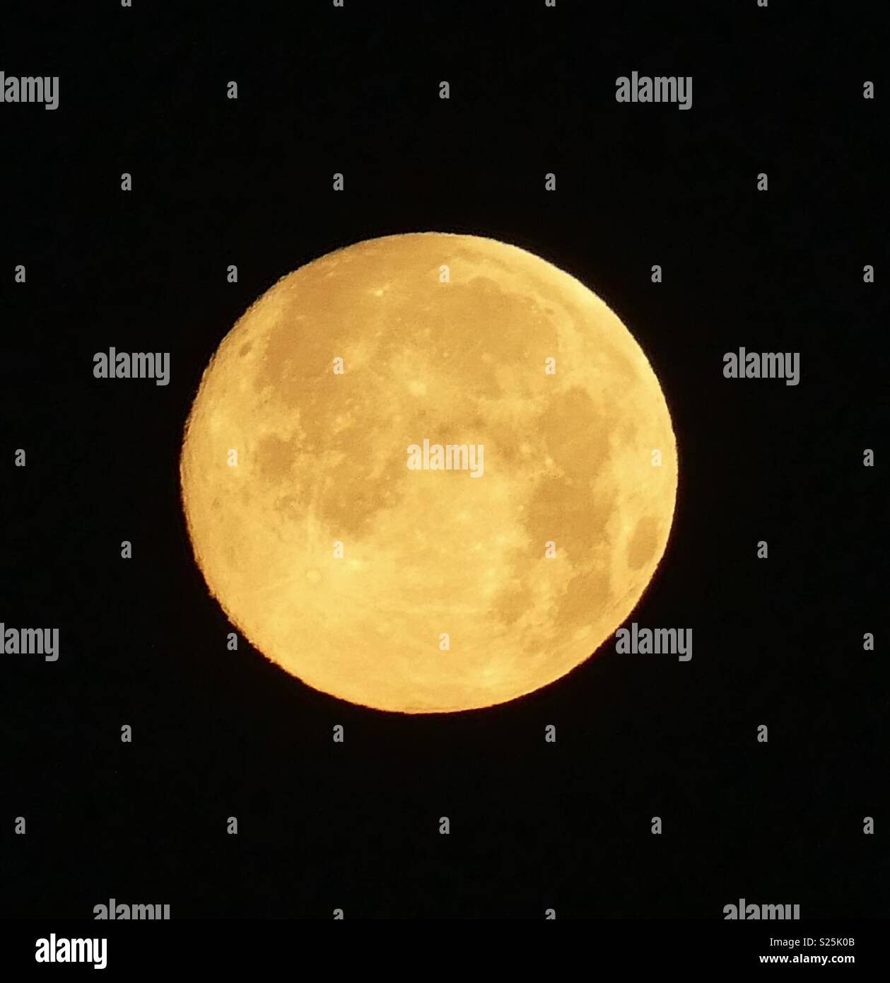 Full moon over the uk hi-res stock photography and images - Alamy