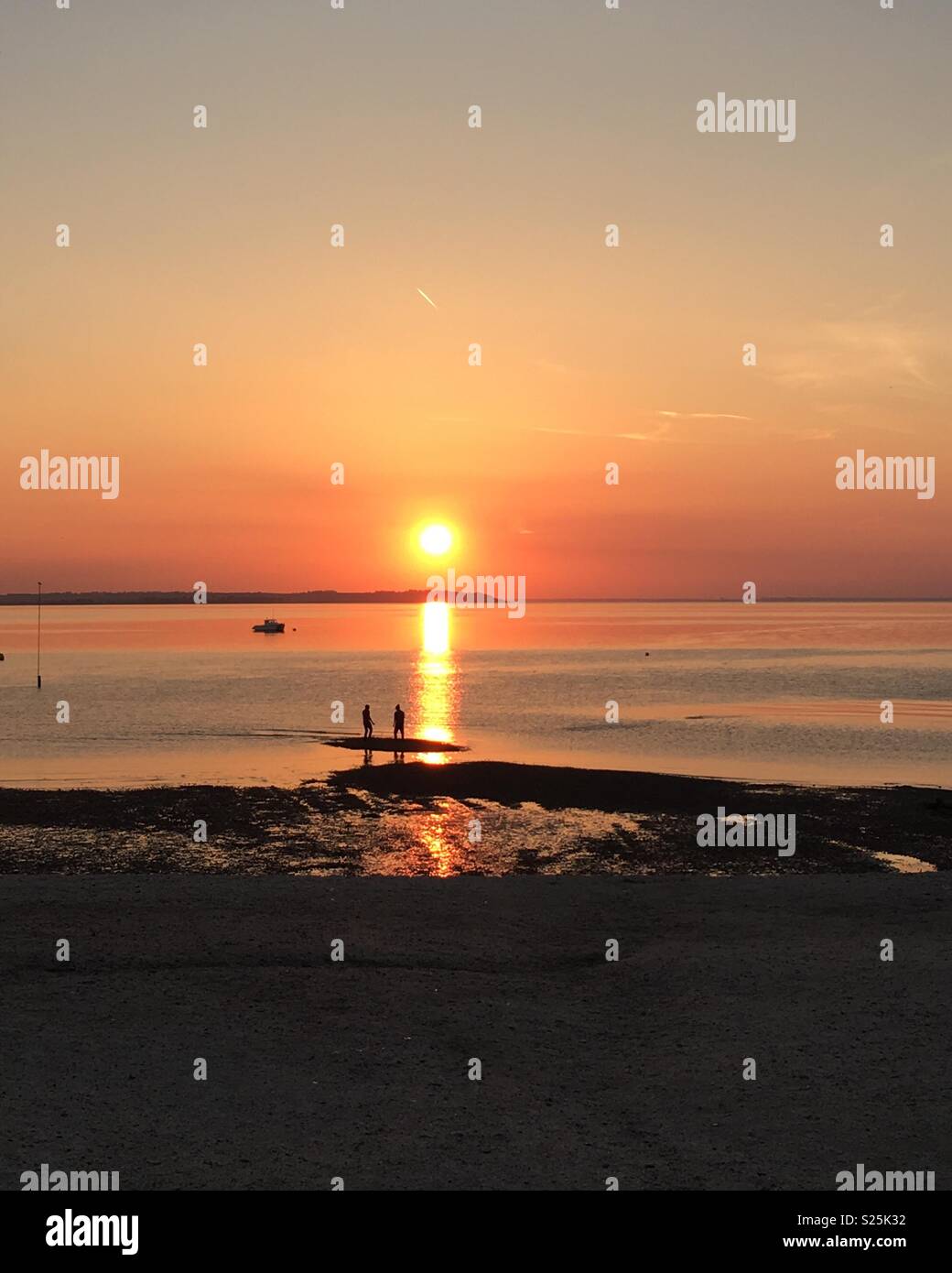 Sunset over a beach hi-res stock photography and images - Alamy