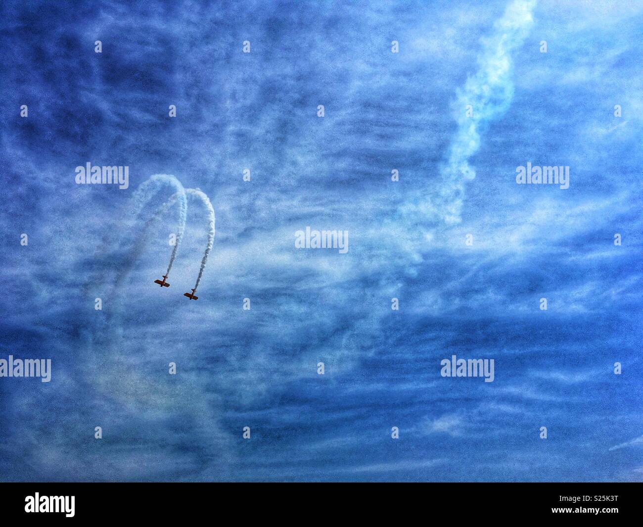 Planes loop hi-res stock photography and images - Alamy