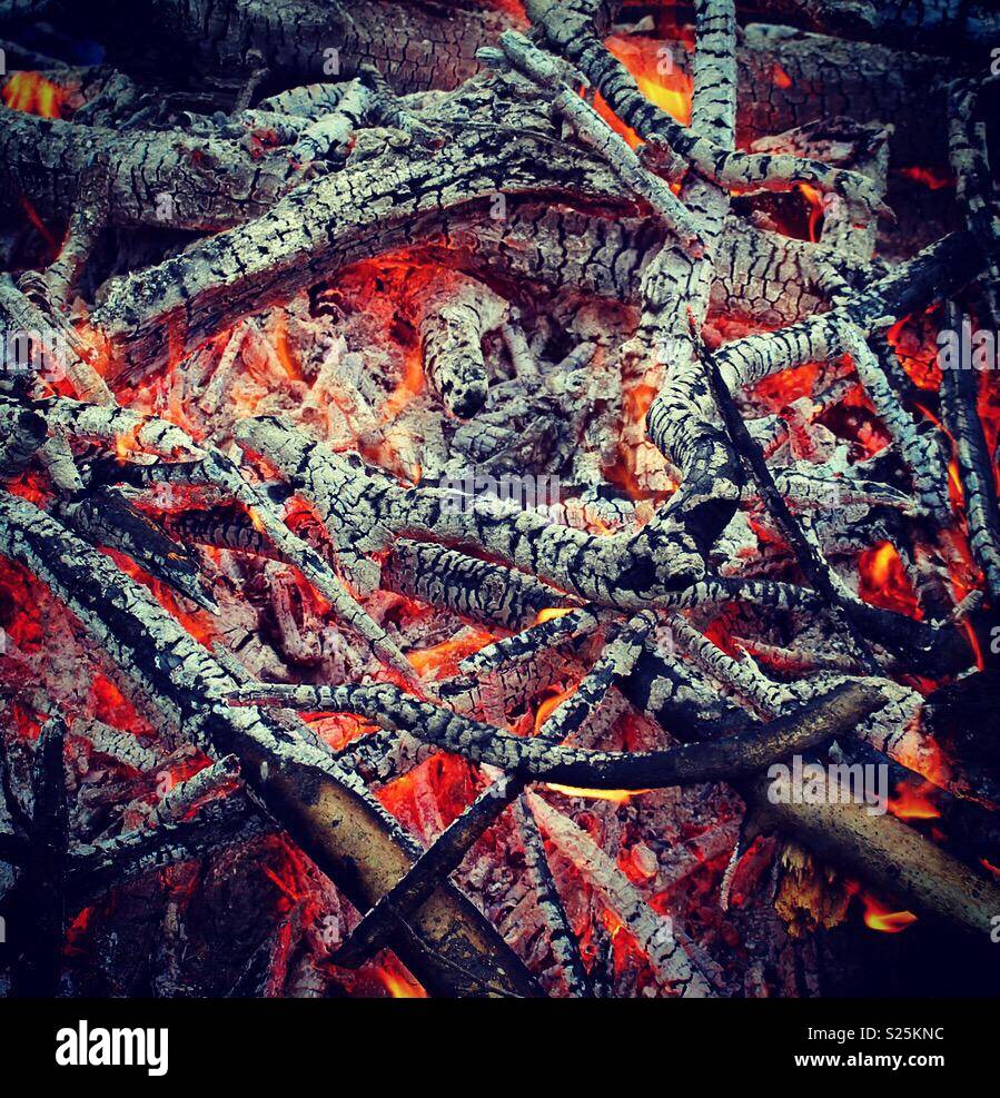 Embers campfire hi-res stock photography and images - Alamy