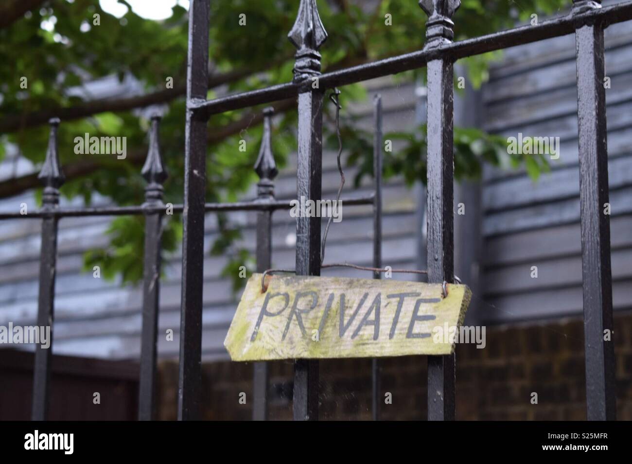 Rustic private sign hi-res stock photography and images - Alamy