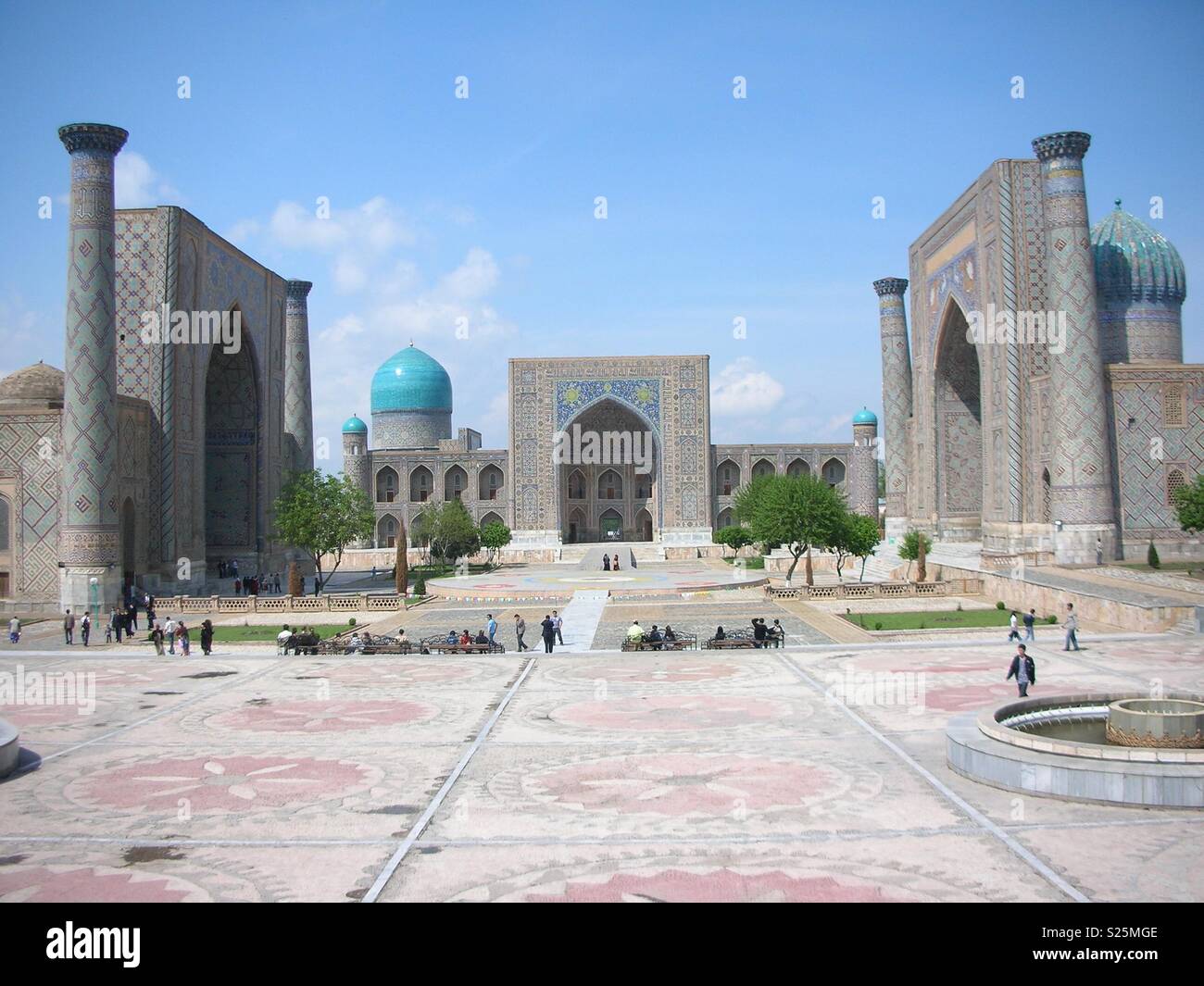 Main square samarkand hi-res stock photography and images - Alamy
