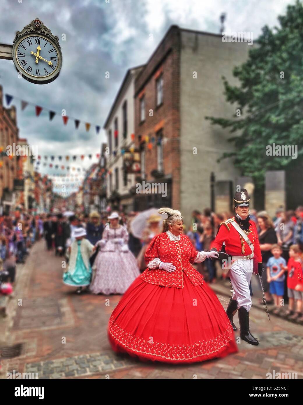 Victorian costumes hi-res stock photography and images - Alamy