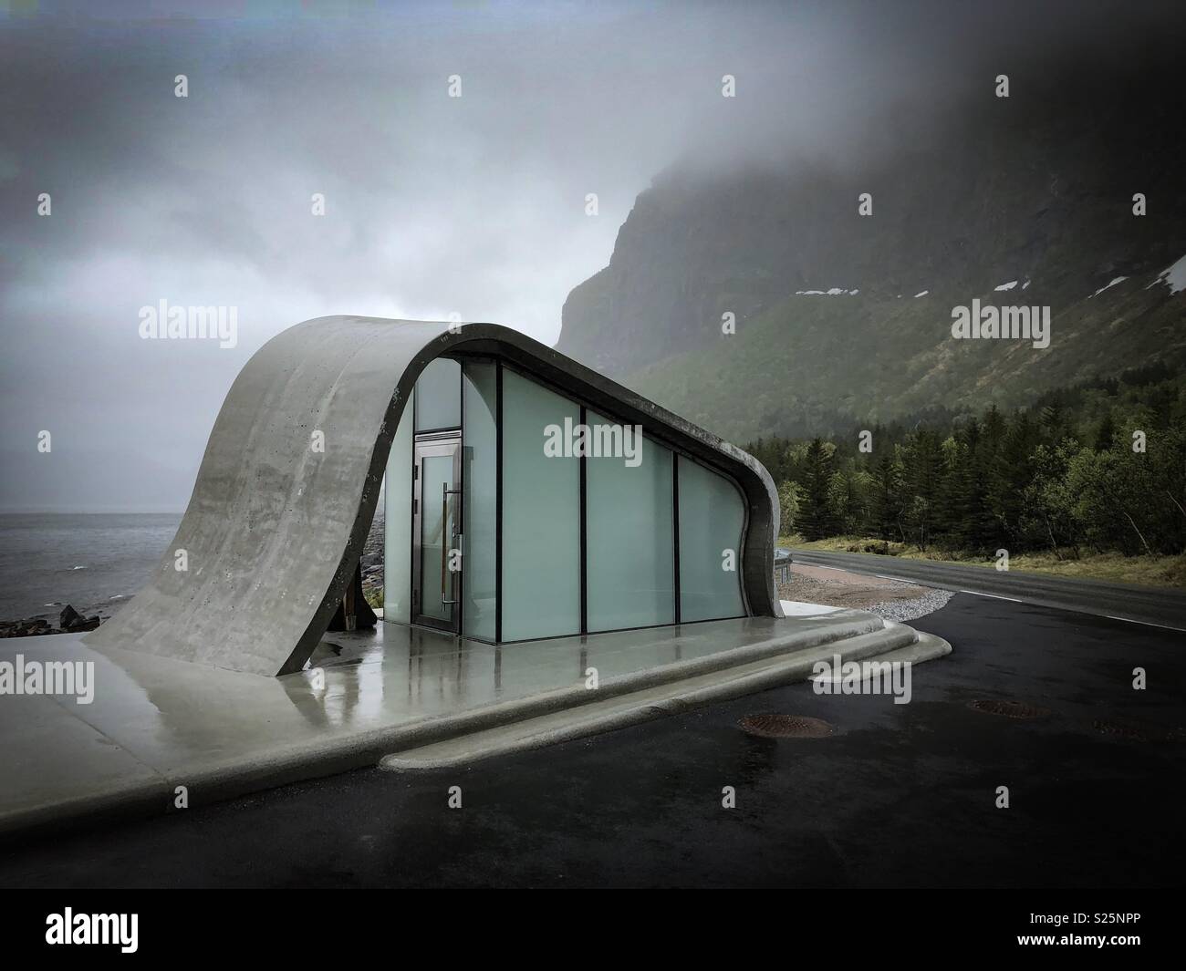 Roadside architecture hi-res stock photography and images - Alamy