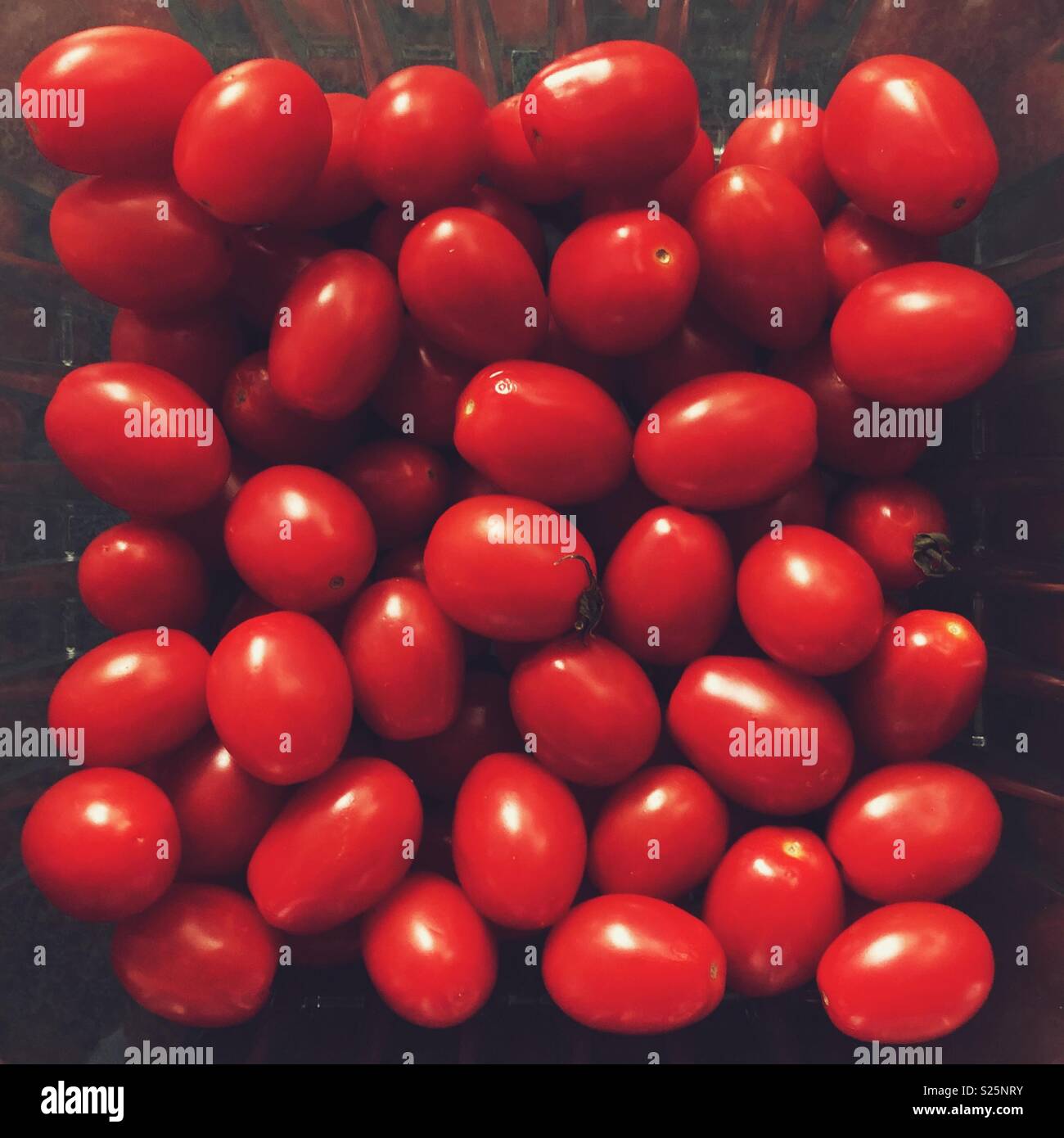 Grape tomatoes hi-res stock photography and images - Alamy