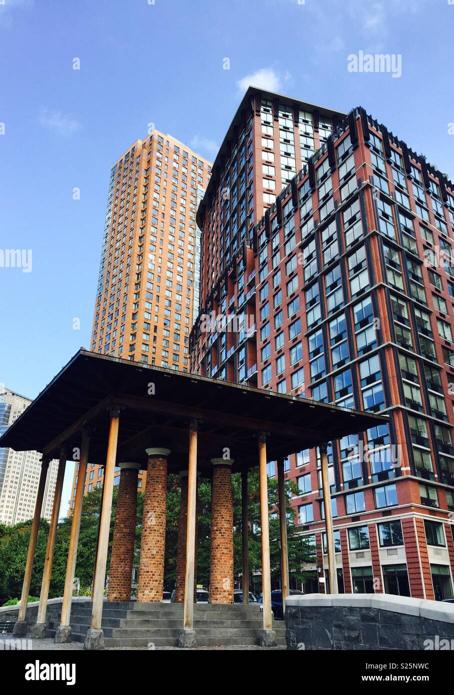 Skyscraper tower block hi-res stock photography and images - Alamy