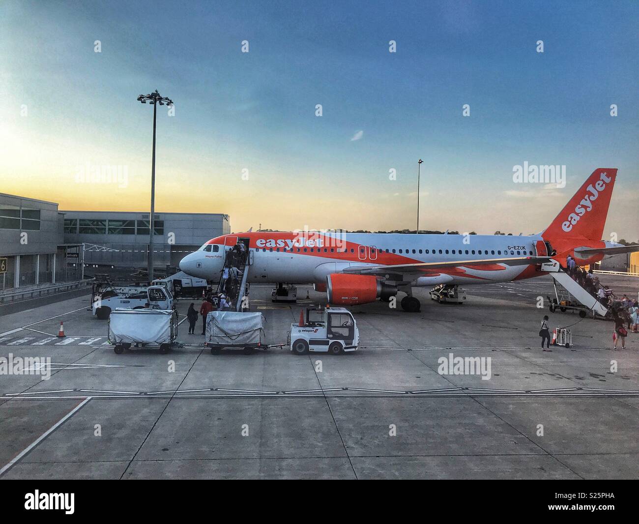 Airport window england hi-res stock photography and images - Alamy