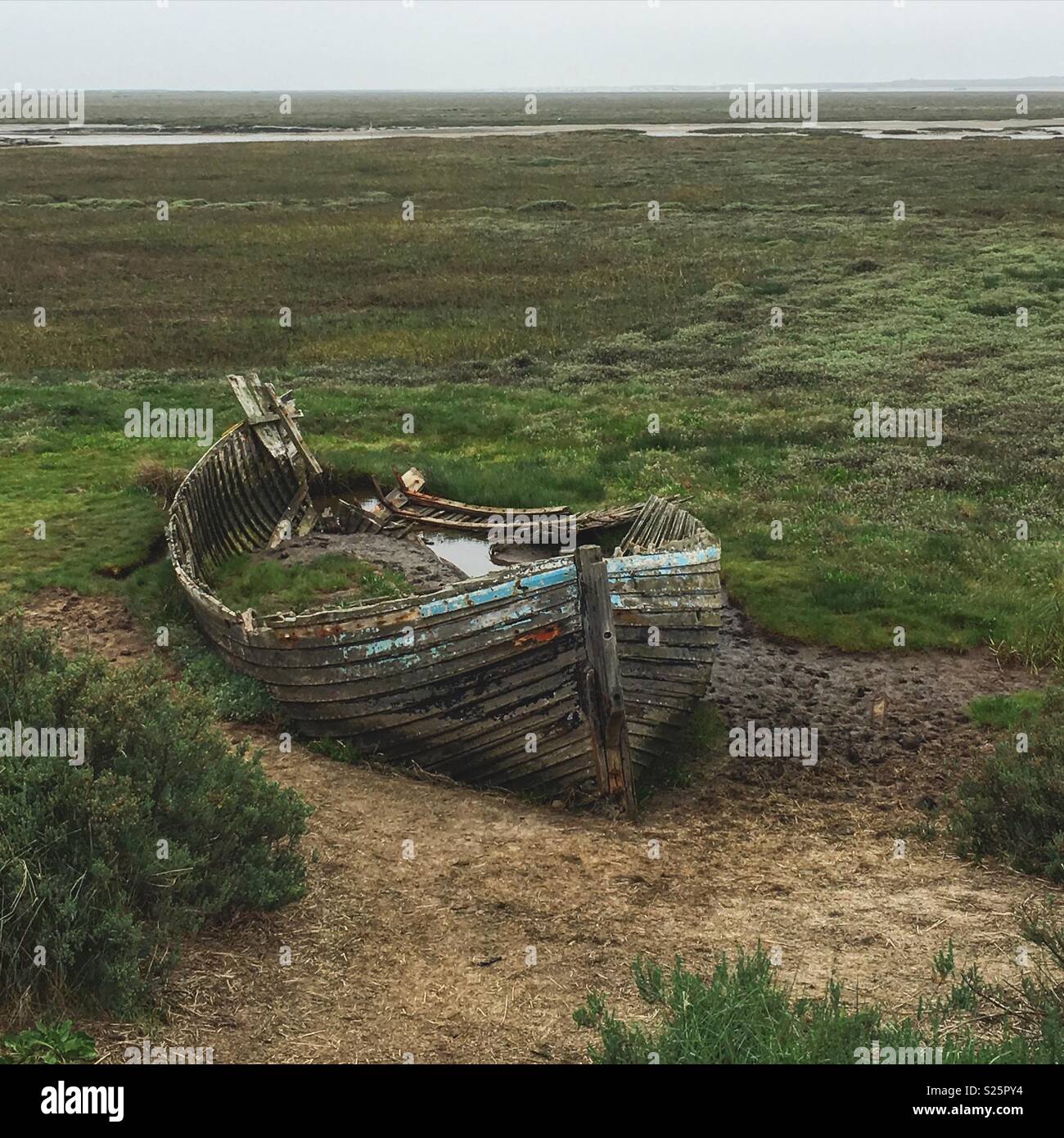 Boat wreck on North Norfolk marshland Stock Photo - Alamy