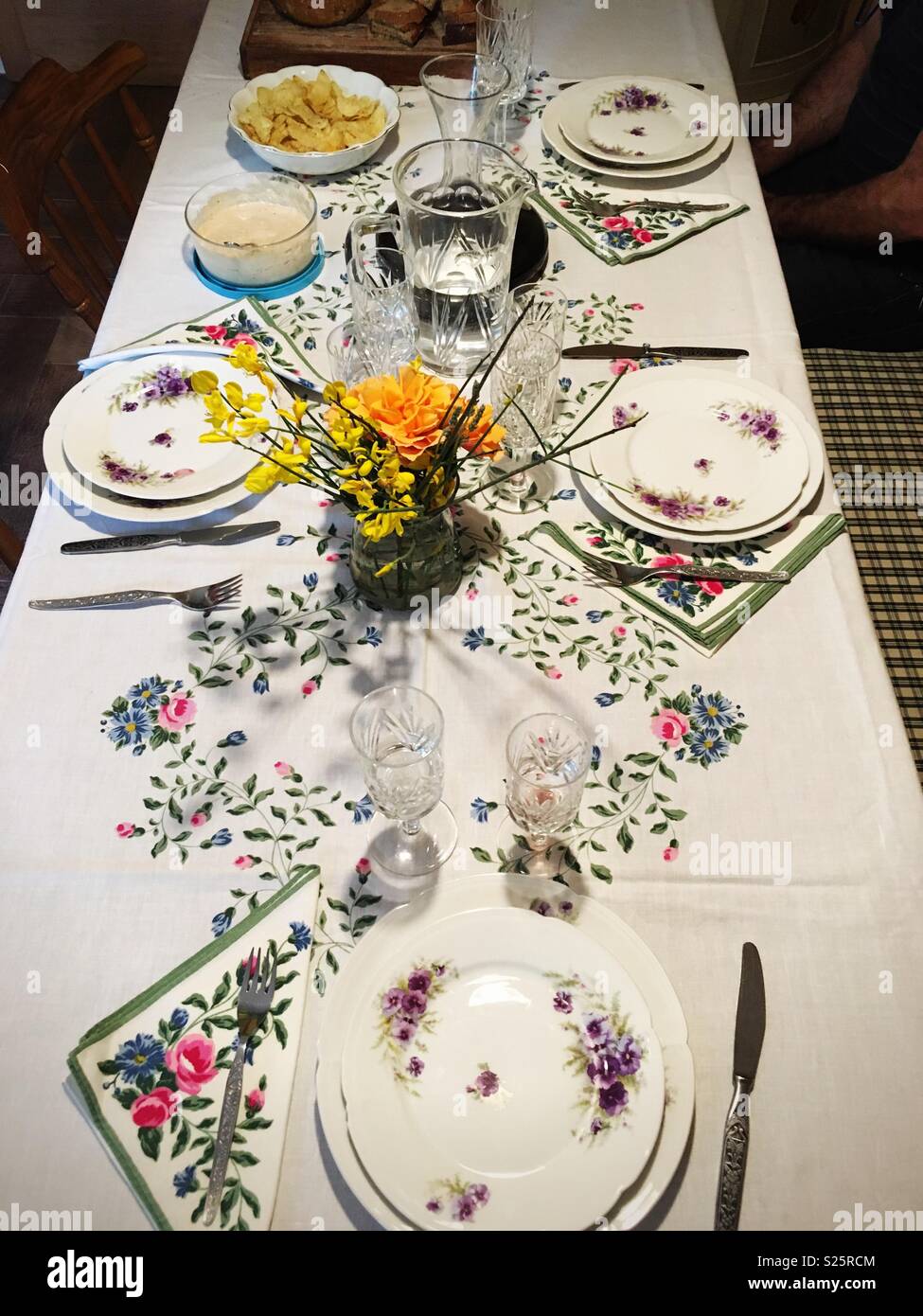 Tavola cena hi-res stock photography and images - Alamy