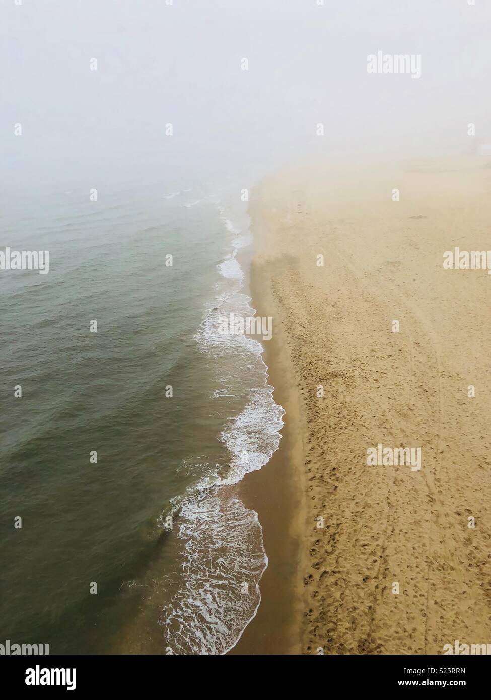 Long shot of beach hi-res stock photography and images - Alamy