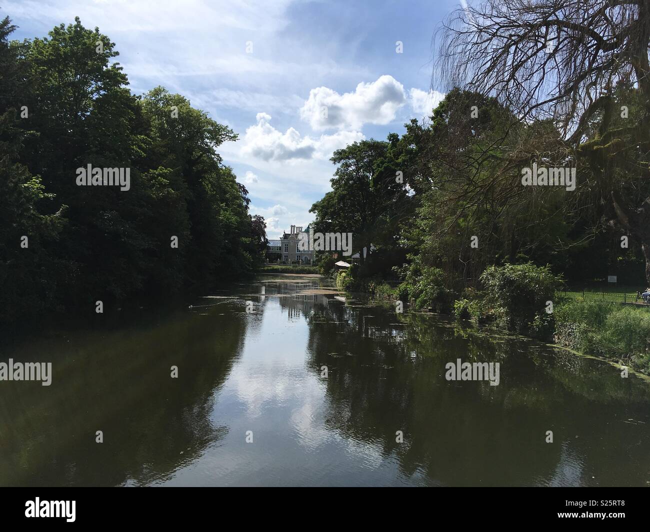 Hotel and pond hi-res stock photography and images - Alamy