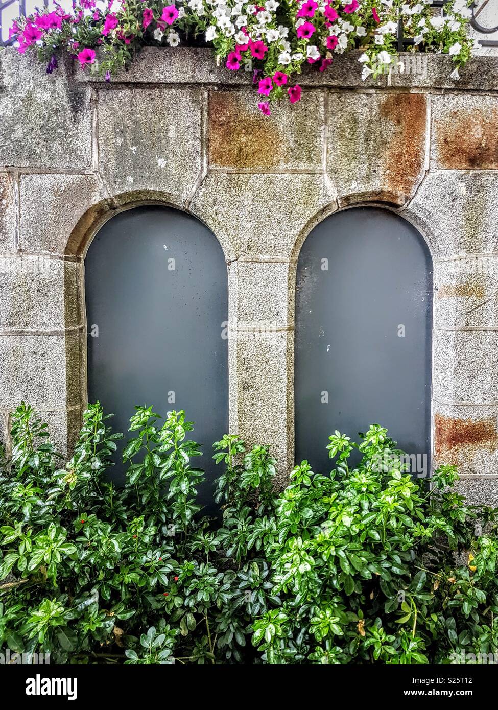 Windows of shape hi-res stock photography and images - Alamy