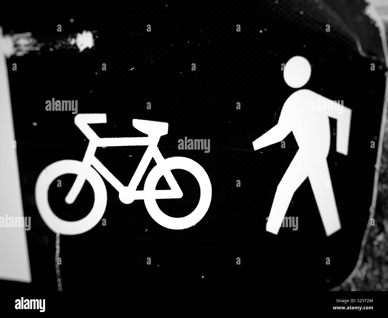 Shared pathway sign hi-res stock photography and images - Alamy