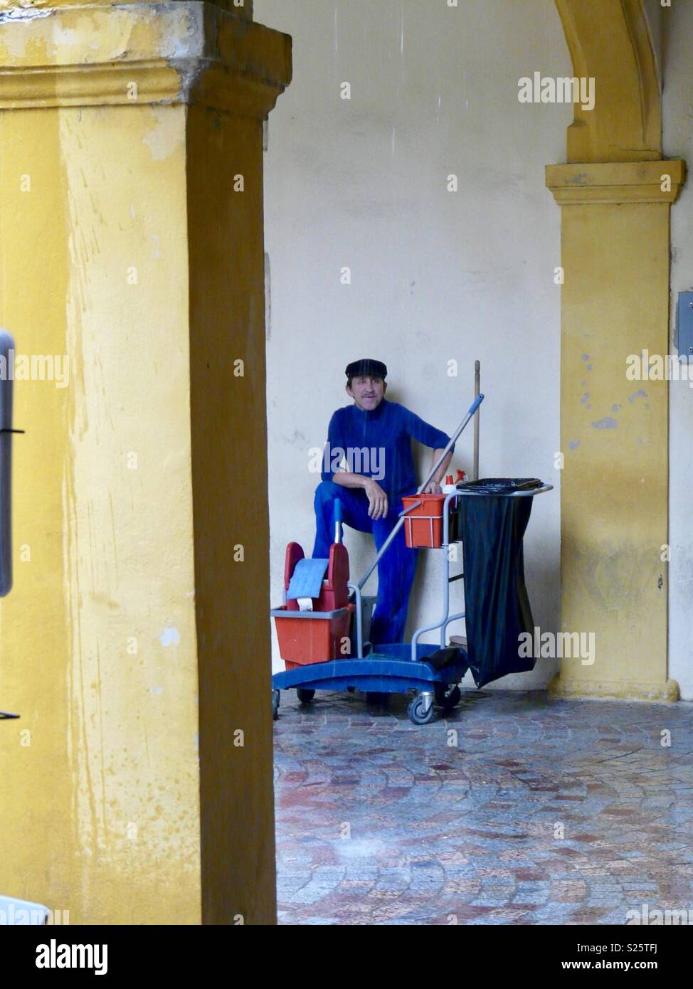 Old french man hi-res stock photography and images - Alamy