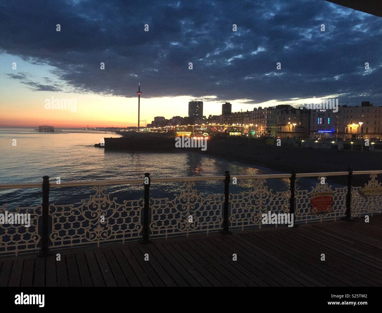 Brighton pier sunset hi-res stock photography and images - Alamy