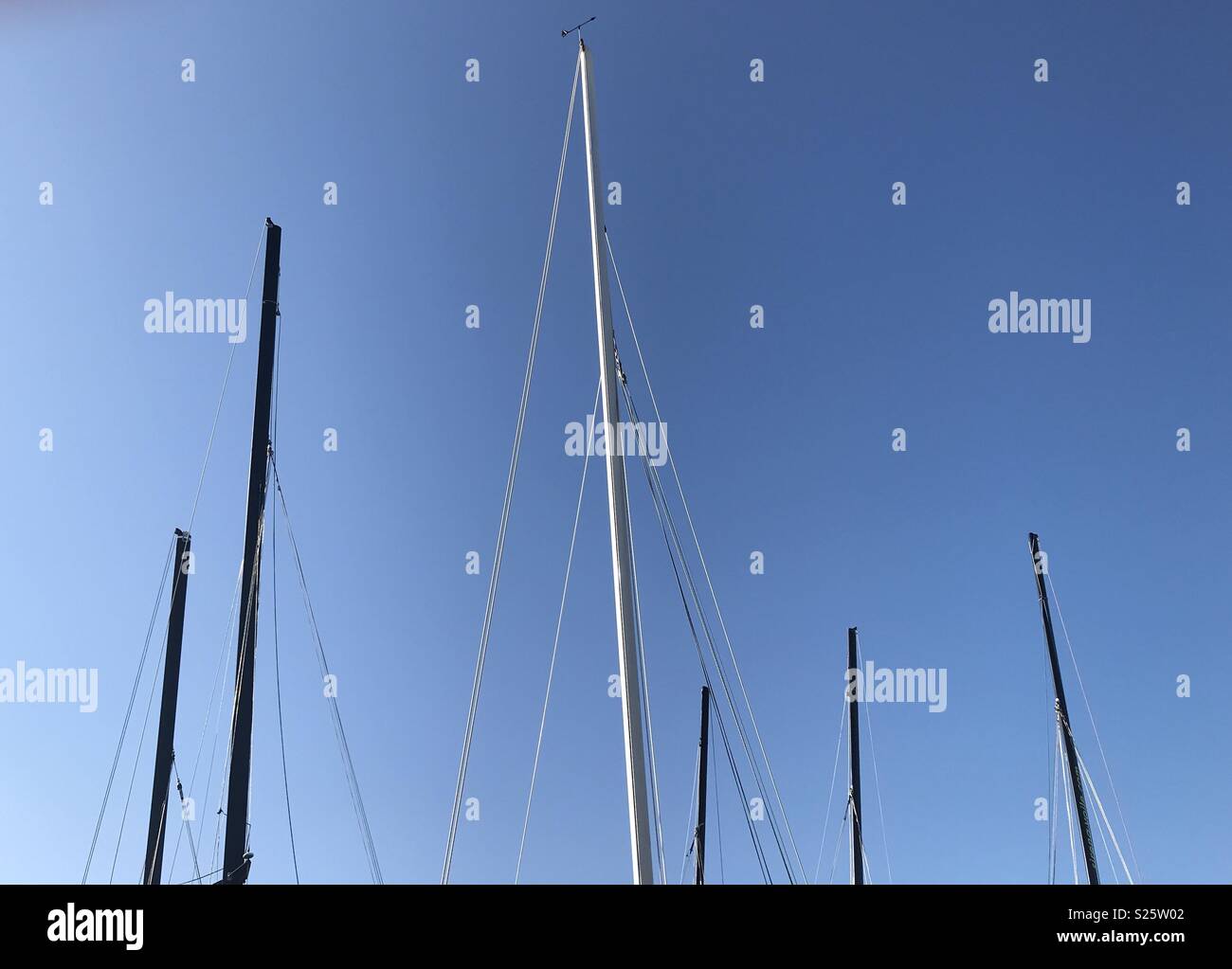 Yacht mast summer sky hi-res stock photography and images - Alamy