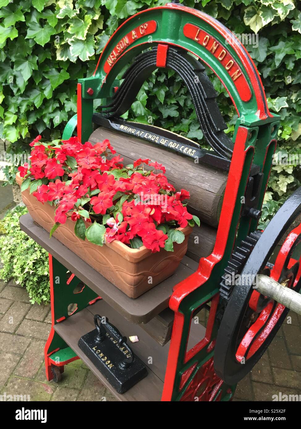 Old mangle hi-res stock photography and images - Alamy