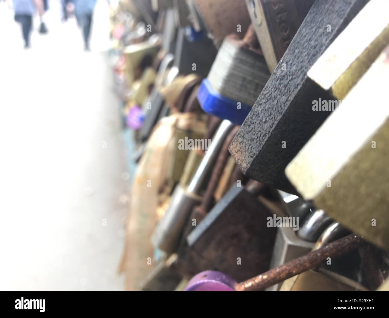 Bakewell bridge love locks hi-res stock photography and images - Alamy