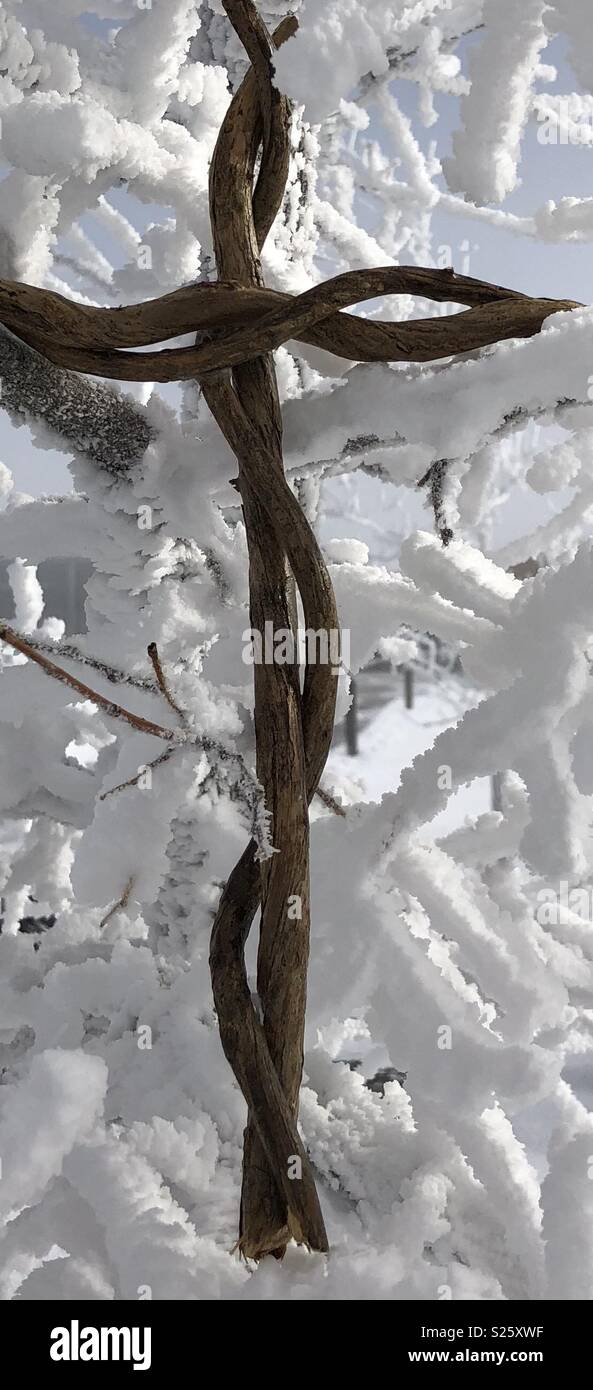 Cross snow hi-res stock photography and images - Alamy