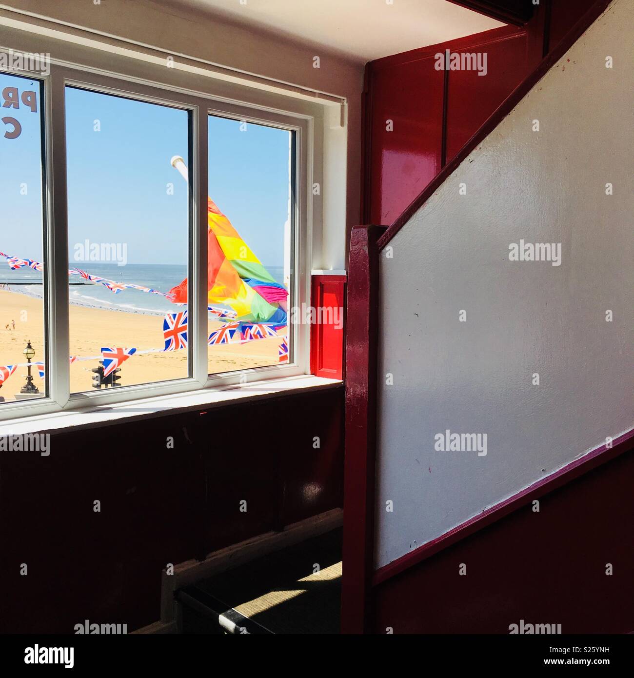 Corner window hi-res stock photography and images - Alamy