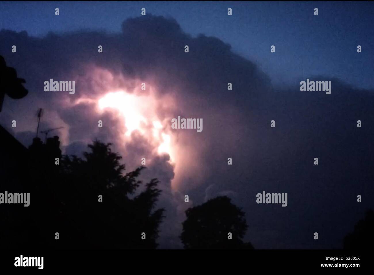 Cloud with lightning hi-res stock photography and images - Alamy