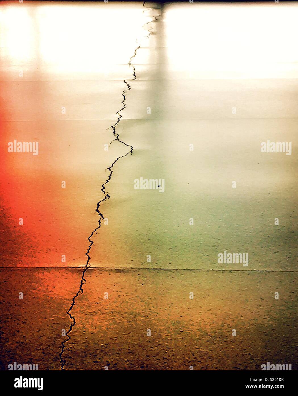 Crack floor hi-res stock photography and images - Alamy